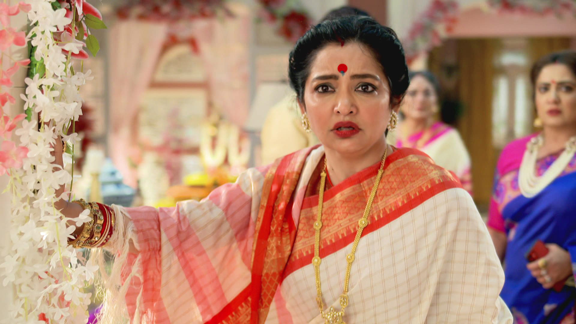 Watch Gaatchora S1 Episode 40 on JioHotstar