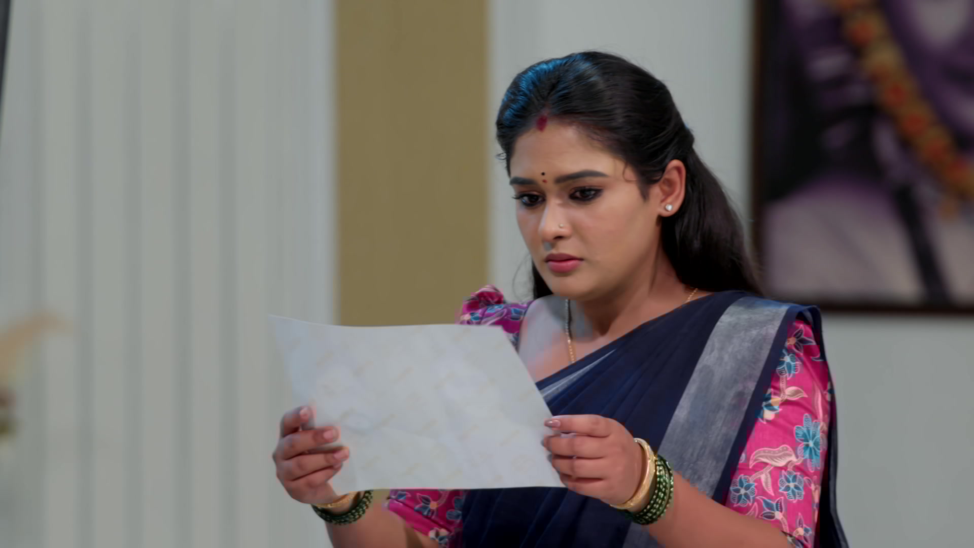 Watch Sharade S1 Episode 163 on JioHotstar