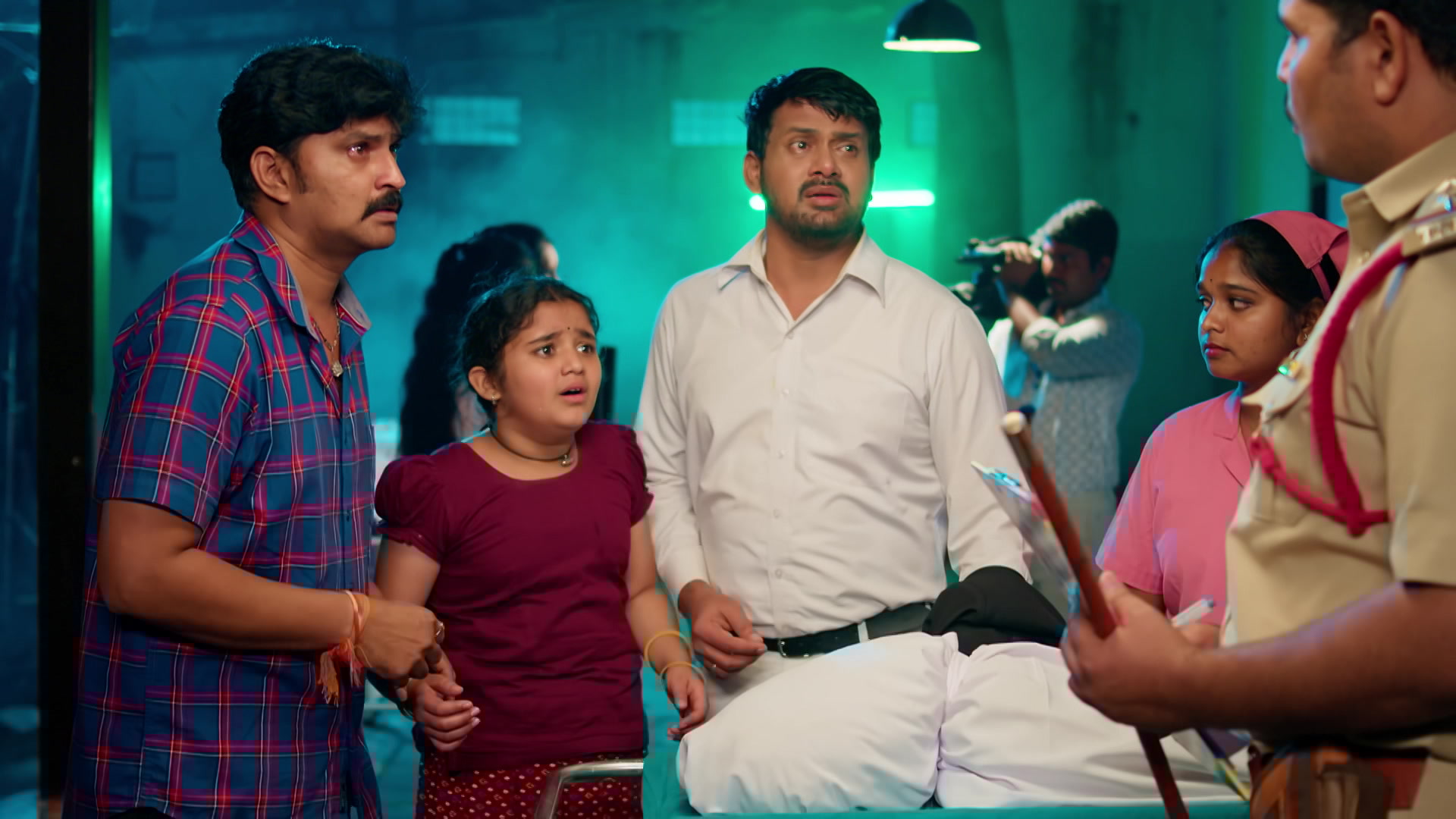 Watch Chinni Episode 159 on JioHotstar