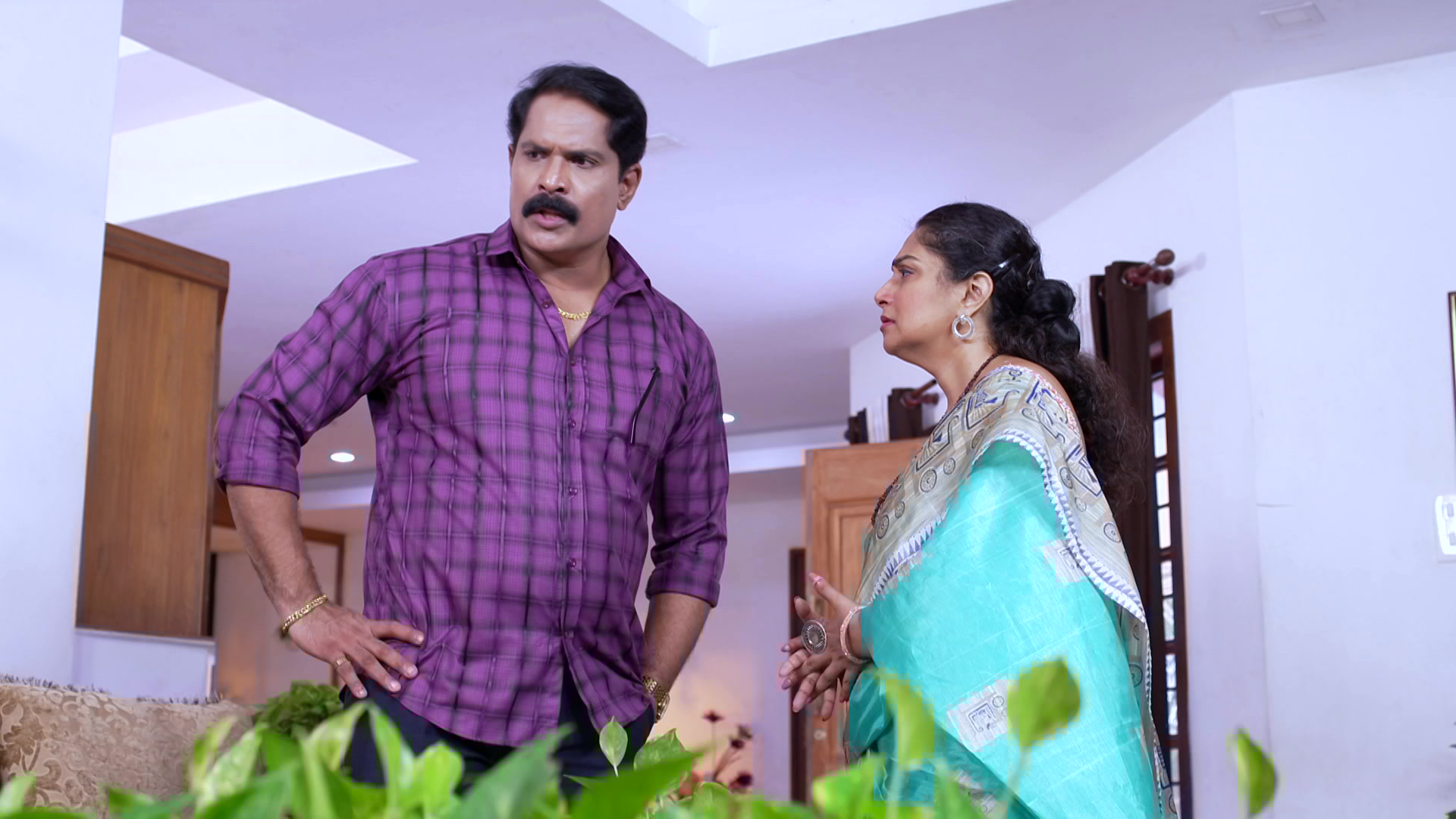Watch Mounaragam Episode 1205 on JioHotstar