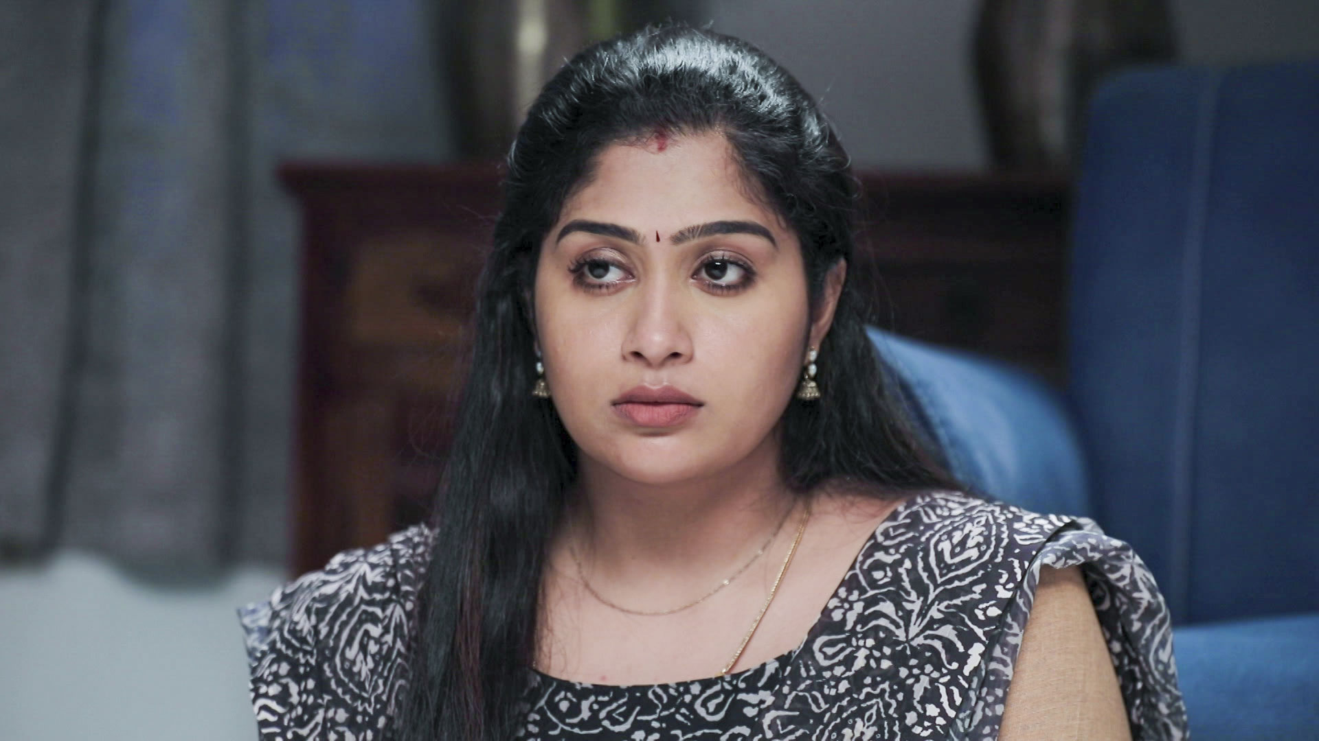 Watch Poongatru Thirumbuma S1 Episode 1 on JioHotstar