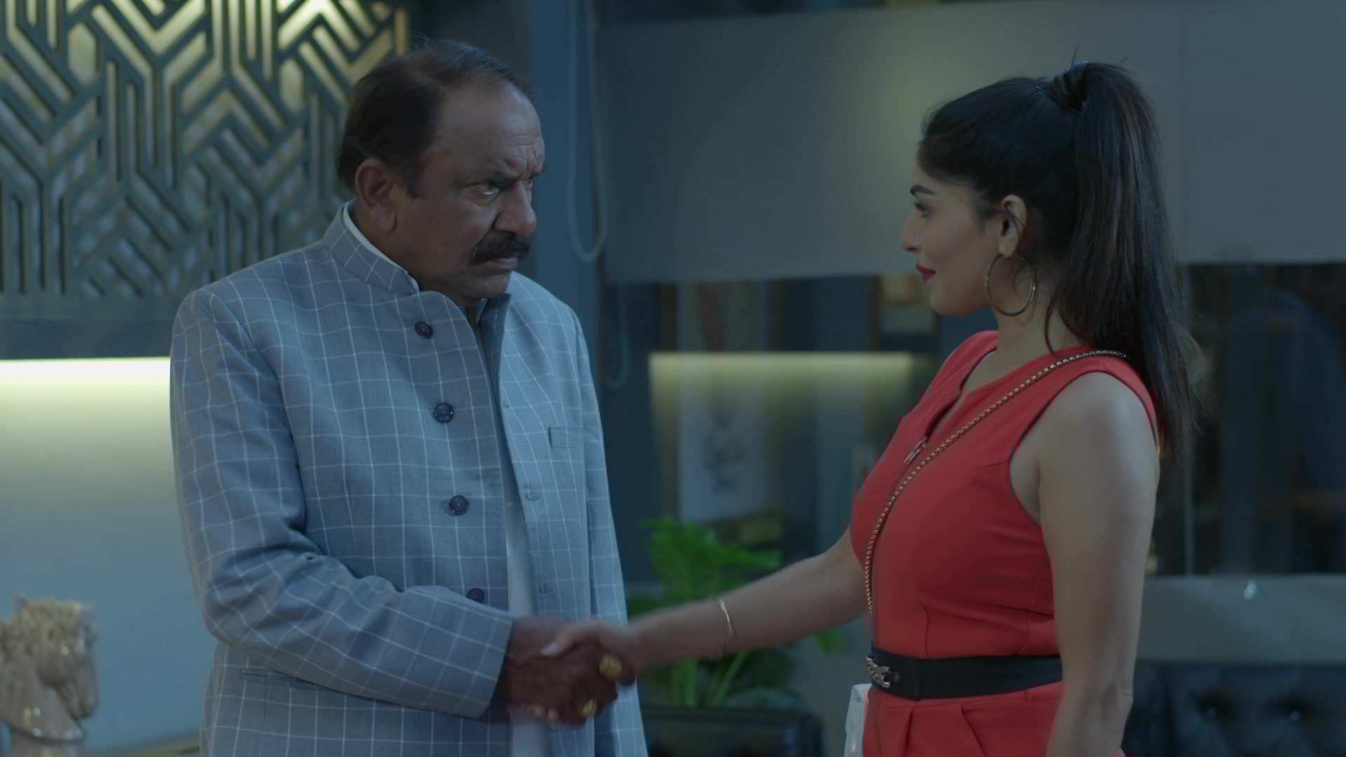 Watch tharala-tar-mag All Episodes | Watcho