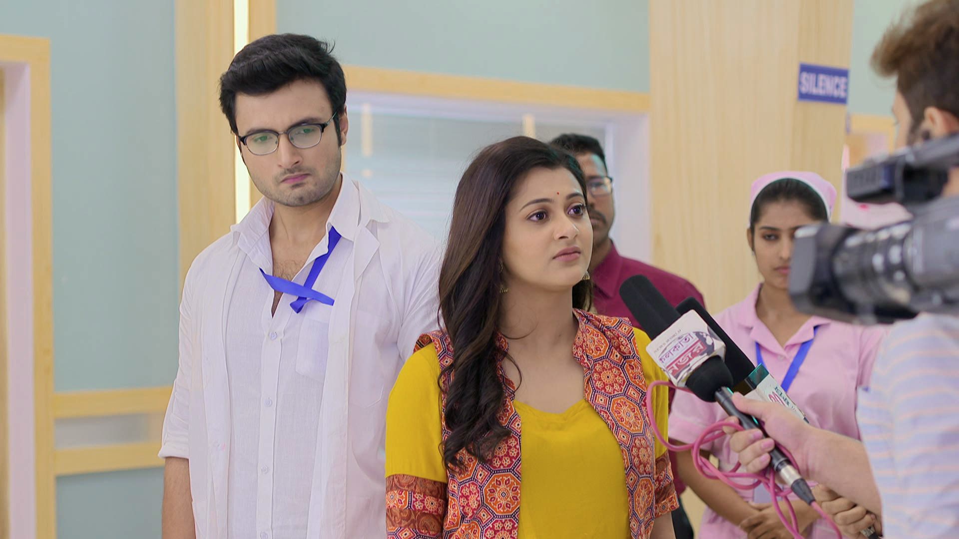 Watch Hiya's Daring Step Online