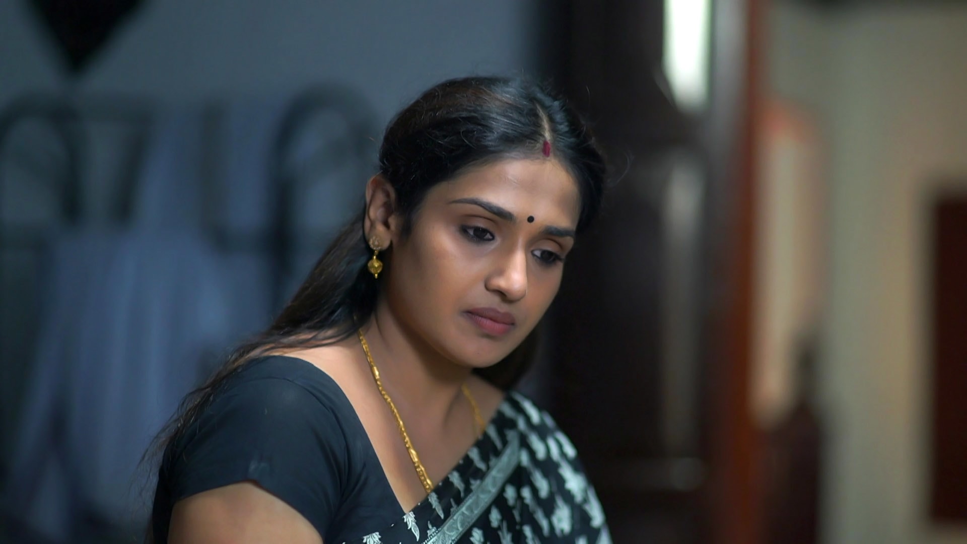 Watch Unnimaya S1 Episode 30 on JioHotstar