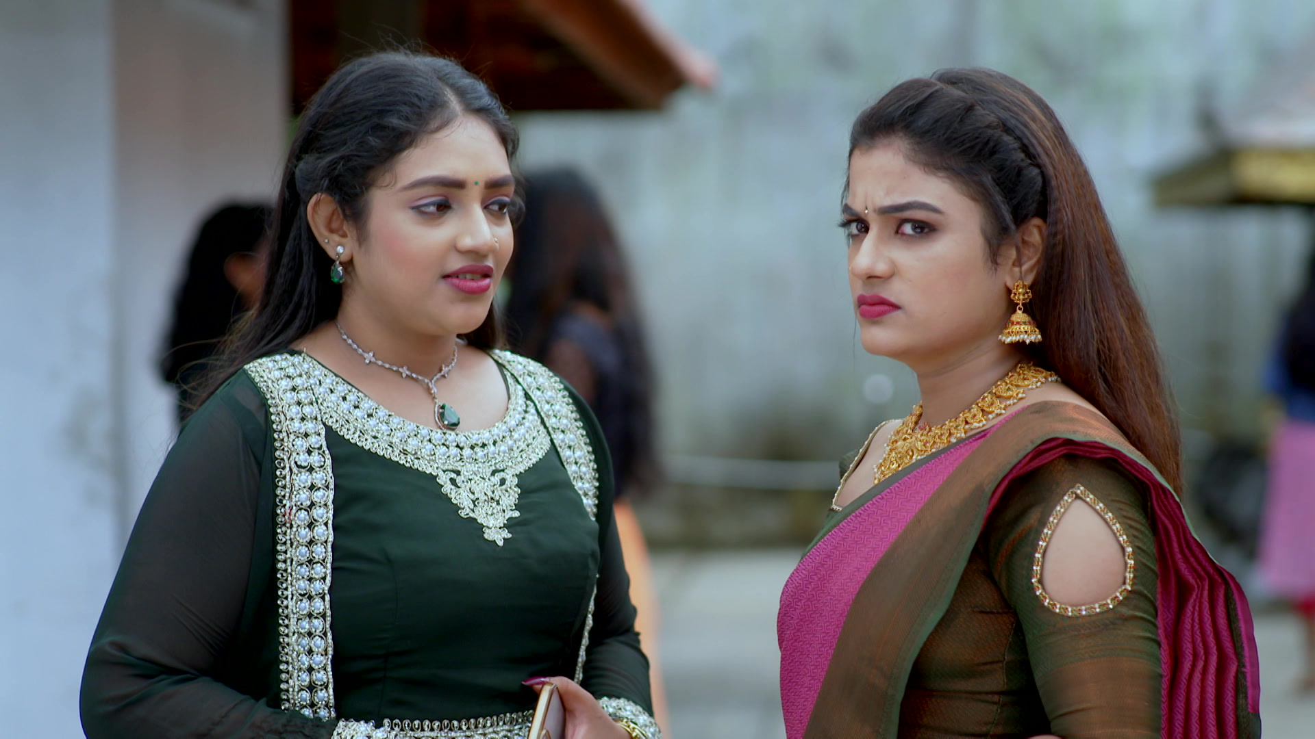 Watch Chempaneer Poovu S1 Episode 154 on JioHotstar