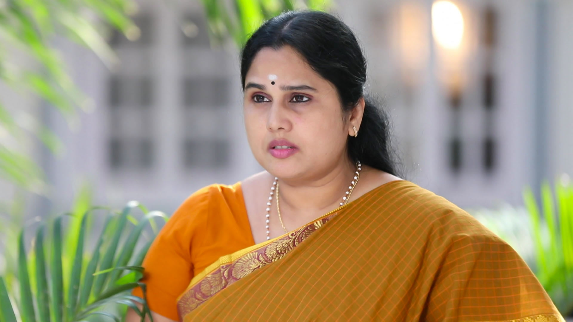 Watch Chithra's Advice to Tamizh Online