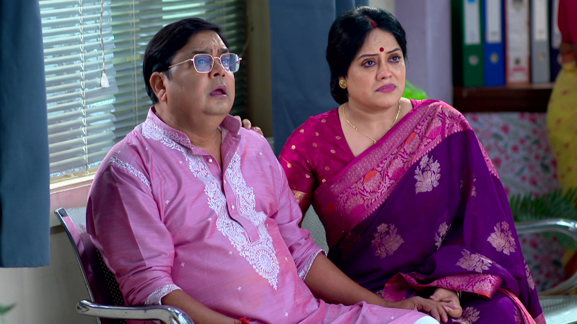 Watch Anurager Chhowa S1 Episode 1211 on JioHotstar