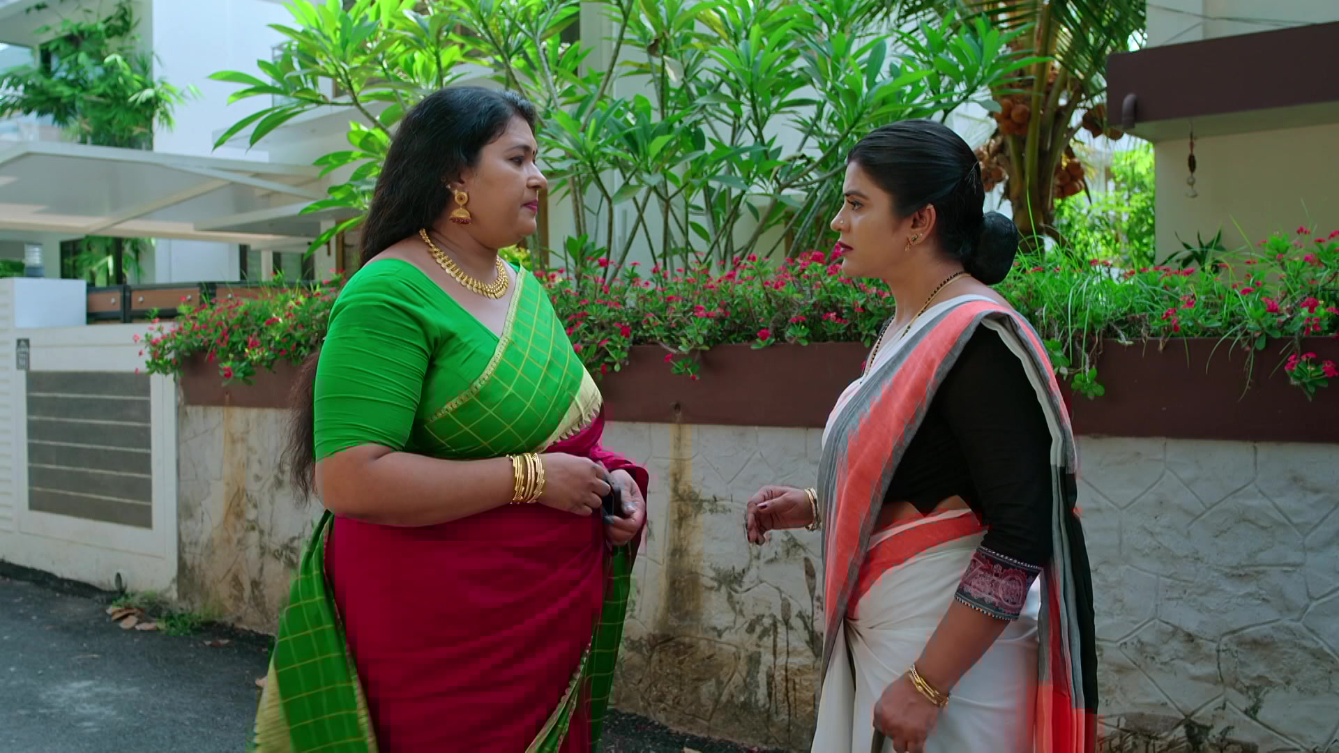 Stream A Shocker for Chandramathi Season 1 Episode 50 – A Shocker for ...