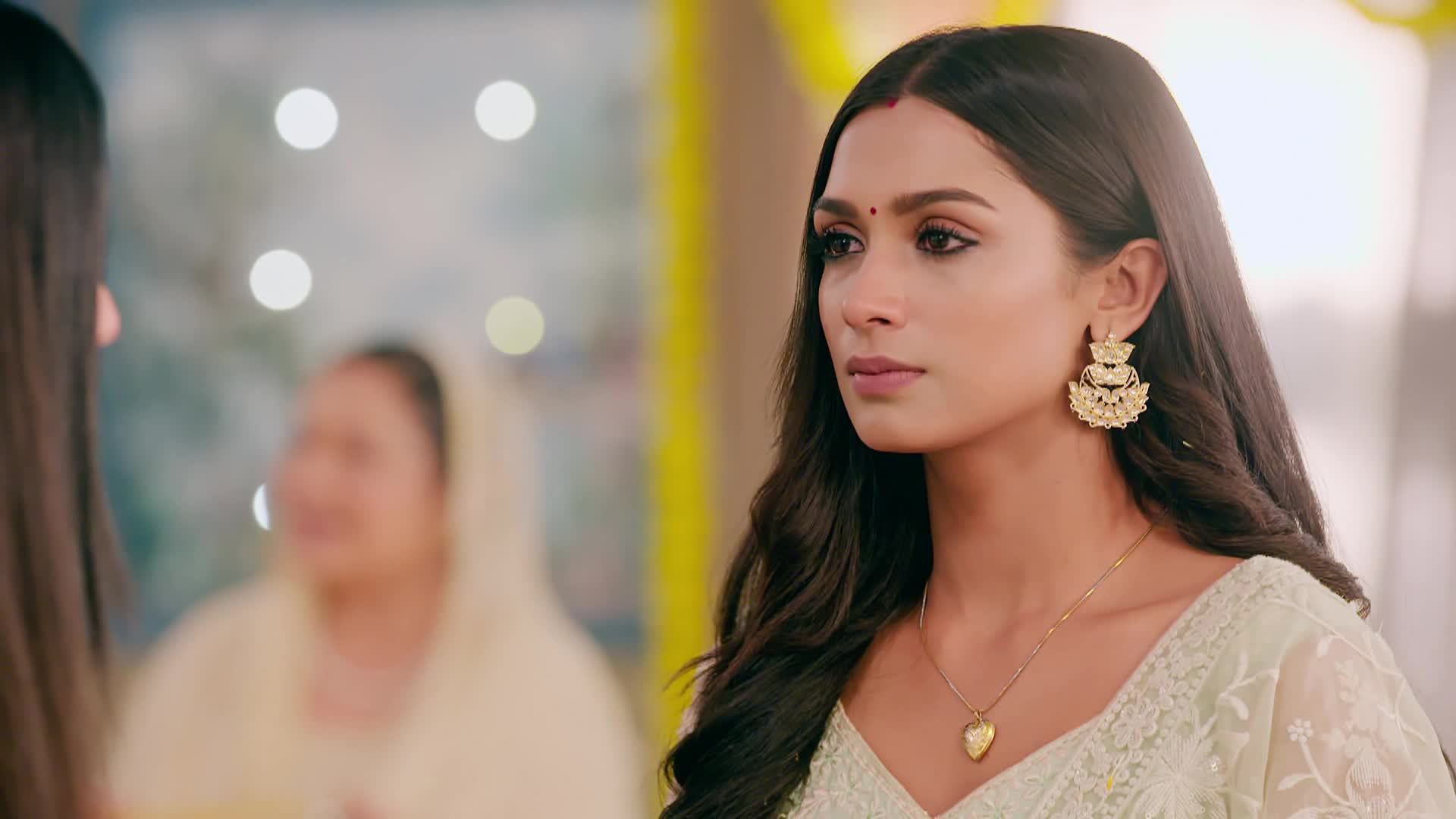 Watch Udaariyaan S1 Episode 951 on JioHotstar