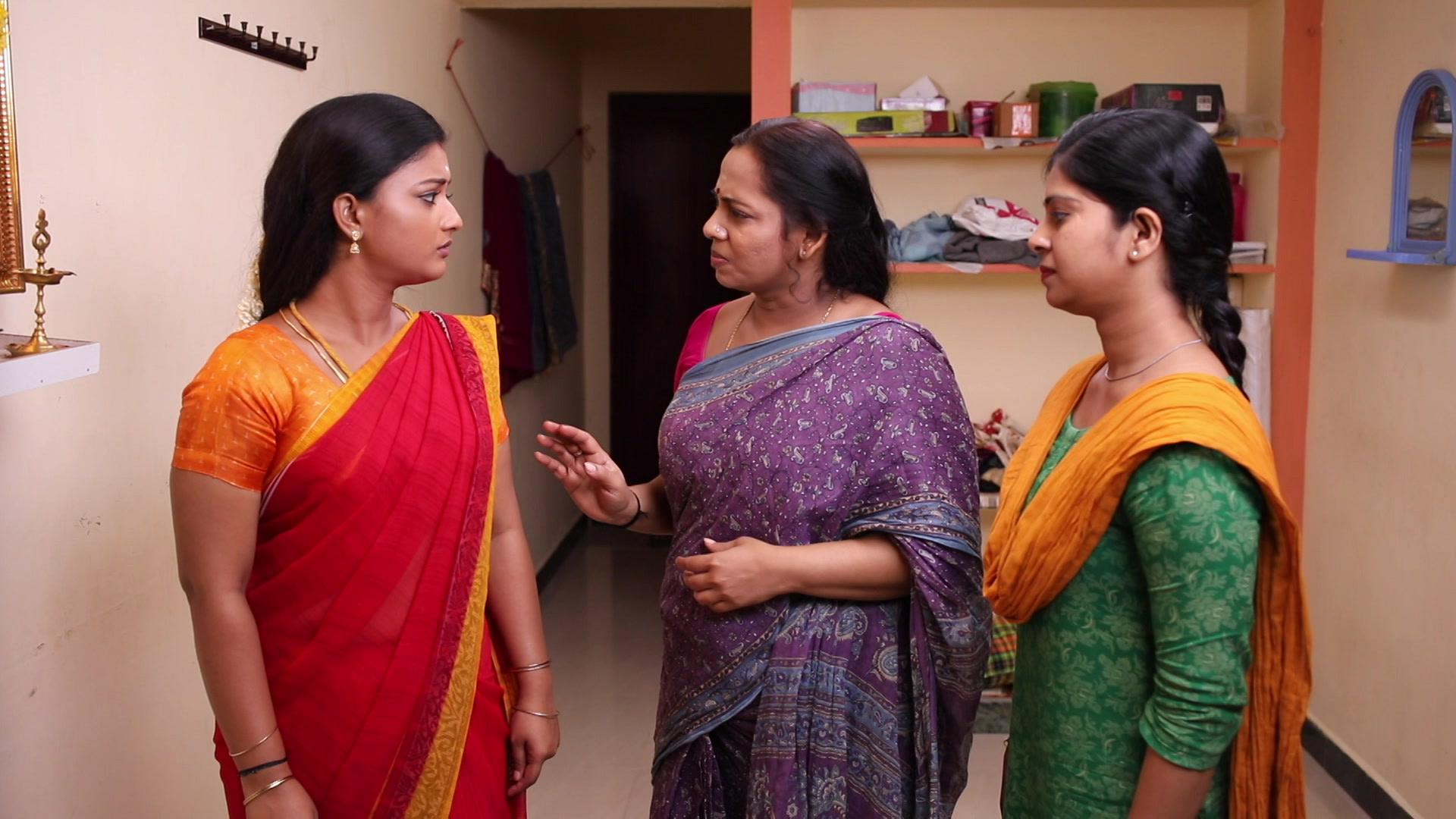 Watch siragadikka-aasai All Episodes | Watcho