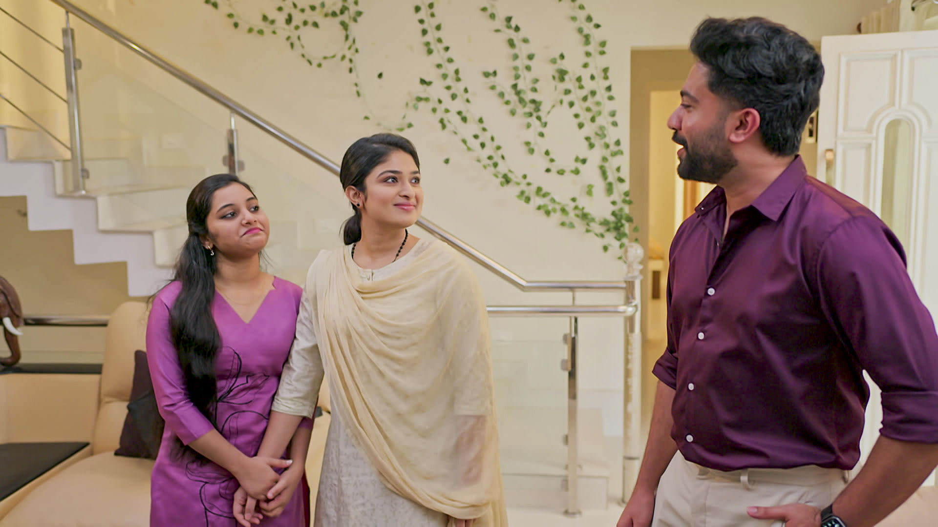 Watch Mazha Thorum Munpe S1 Episode 197 on JioHotstar