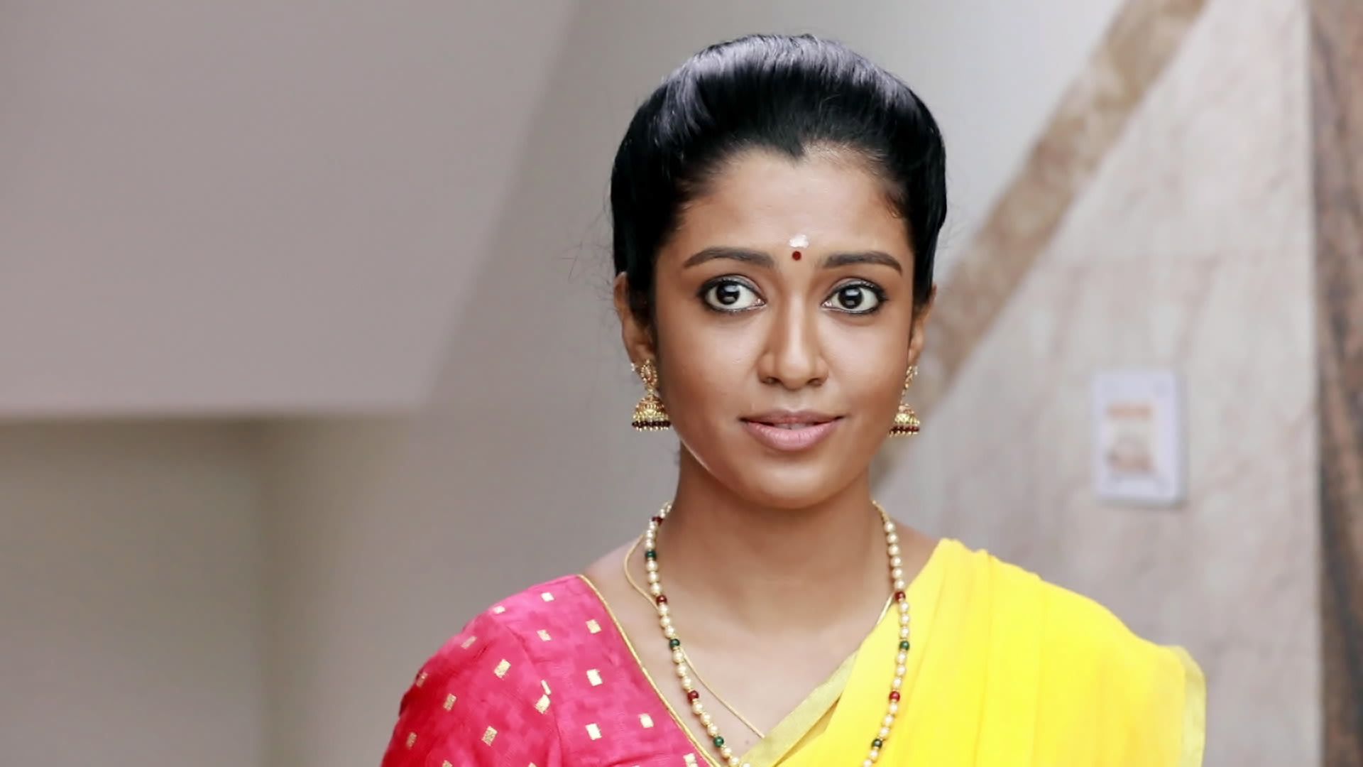 Watch Barathi Kannamma 2 S1 Episode 6 on Disney+ Hotstar