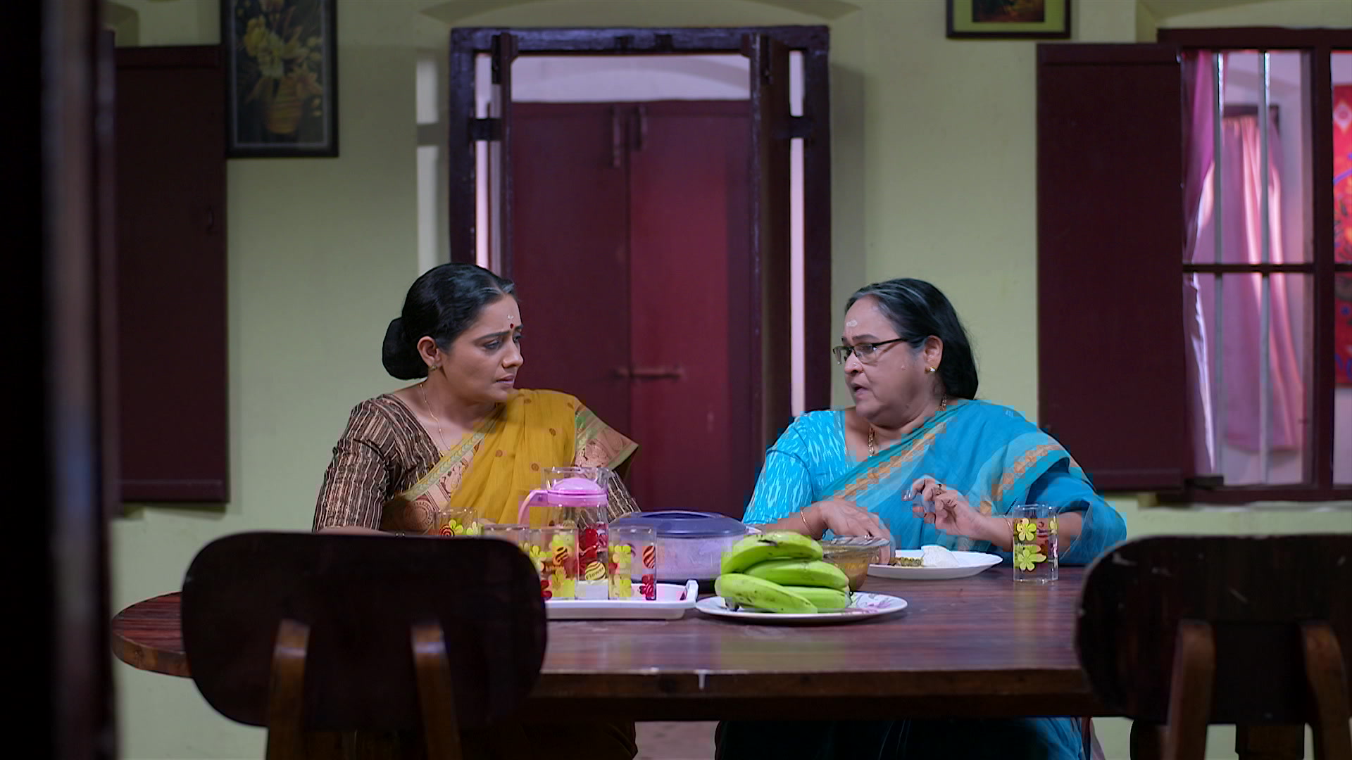 Stream Sumithra Lashes out at Saraswathi Season 4 Episode 1055 ...