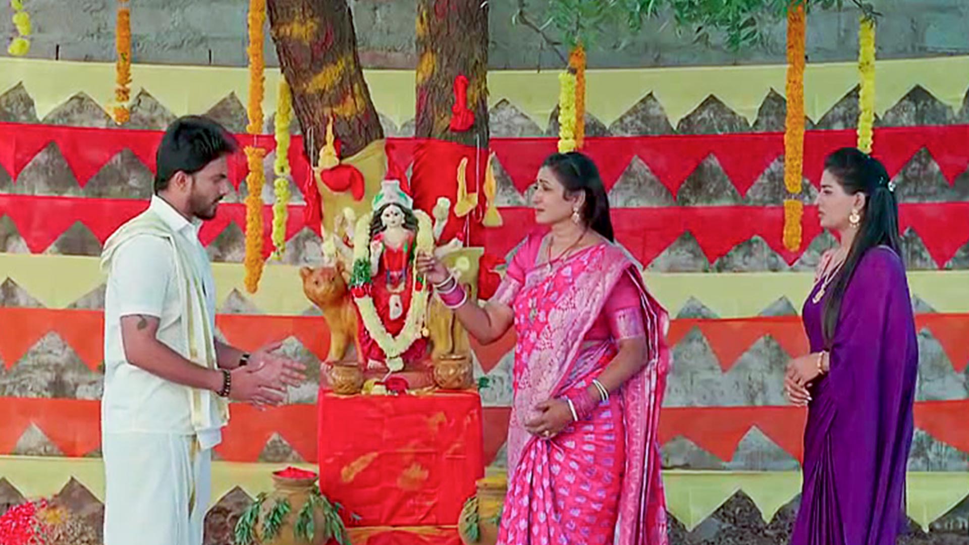 Watch Illu Illalu Pillalu Episode 52 on JioHotstar