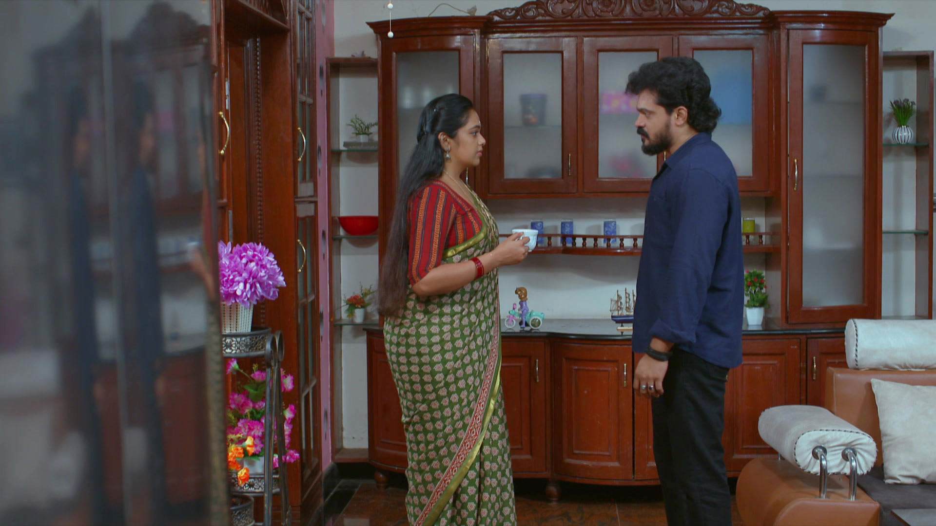 Watch Chempaneer Poovu S1 Episode 658 on JioHotstar