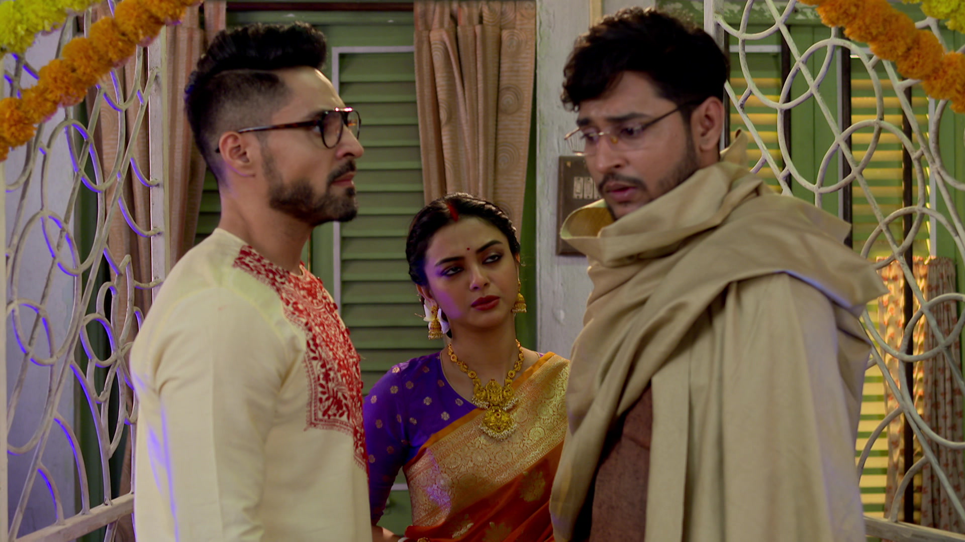 Watch Gaatchora S1 Episode 453 on JioHotstar