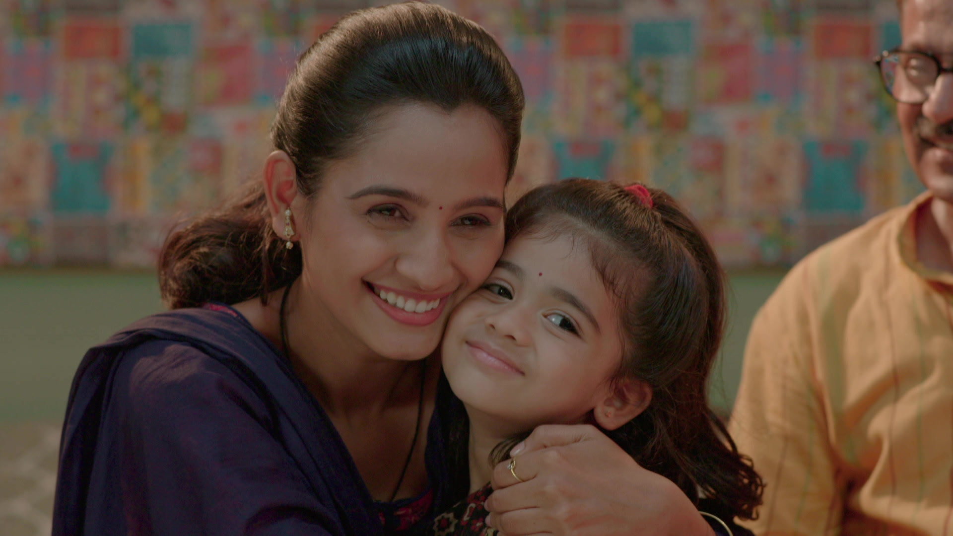 Watch Man Dhaga Dhaga Jodte Nava S1 Episode 41 on JioHotstar