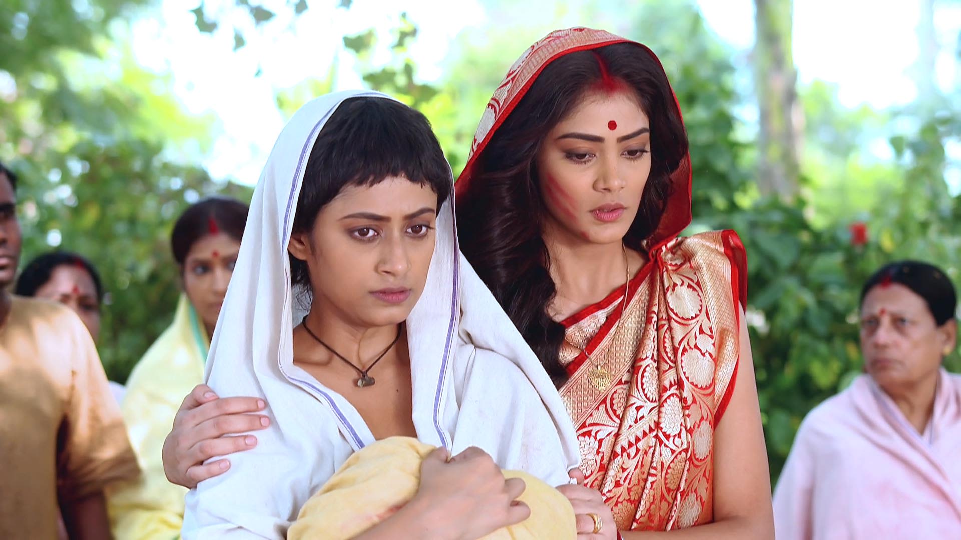 Watch Debi Choudhurani S1 Episode 100 on Disney+ Hotstar