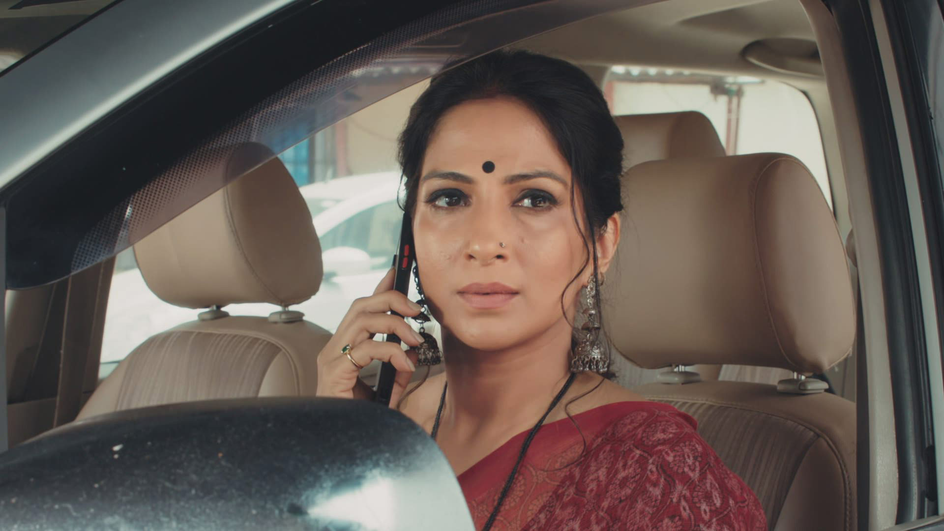 Watch Revati Saves Preesha's Life Online