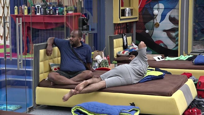 Aryavardhan calculates the ranks - JioHotstar