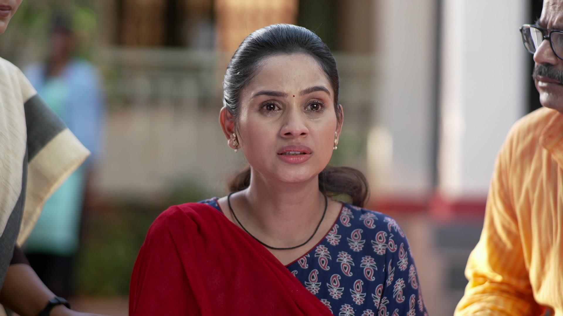 Watch Man Dhaga Dhaga Jodte Nava S1 Episode 34 on JioHotstar