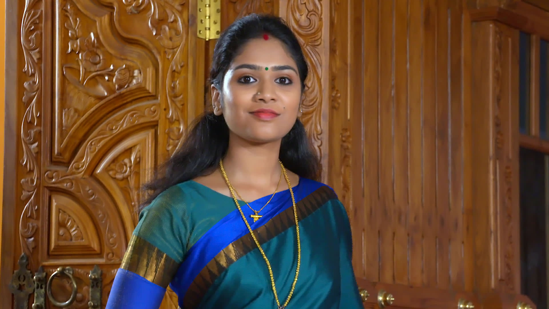 Watch Karuthamuthu S27 Episode 207 on JioHotstar