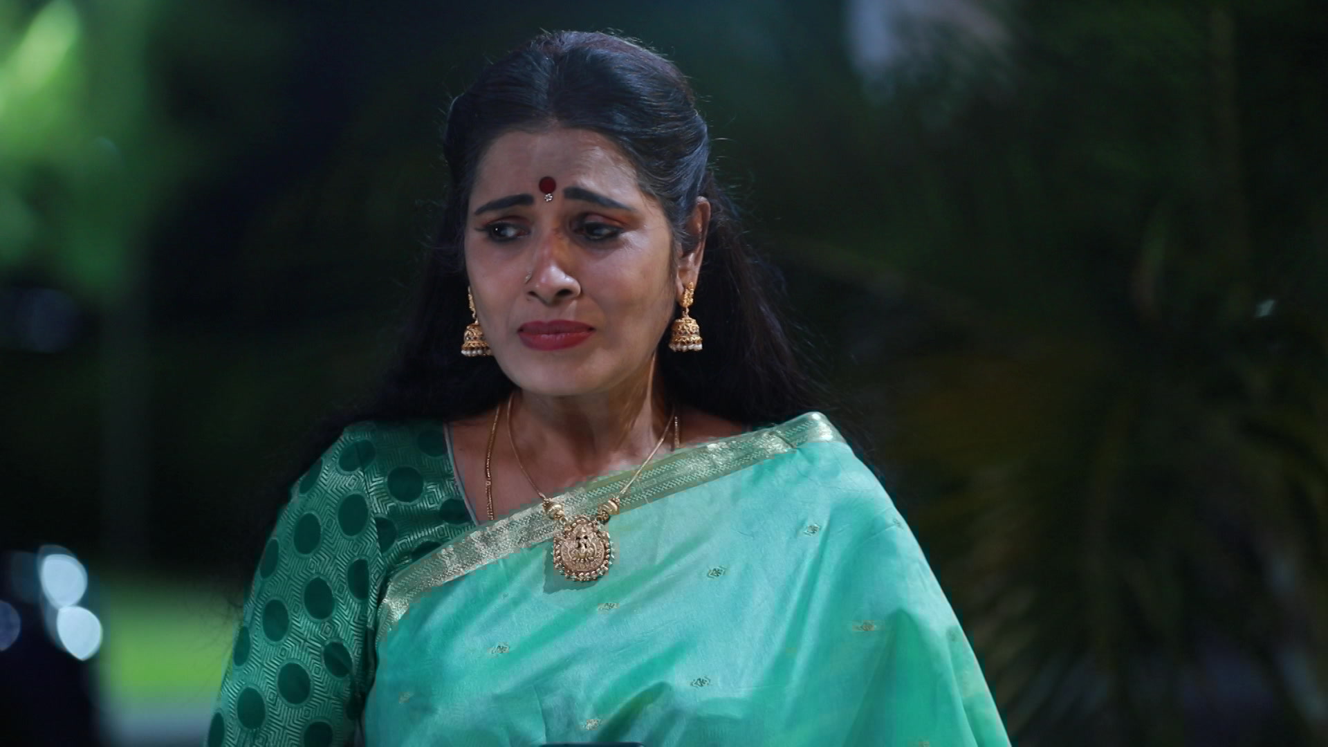 Stream Chithra Devi Warns Dhasarathan Season 1 Episode 633 – Chithra Devi Warns Dhasarathan on ...