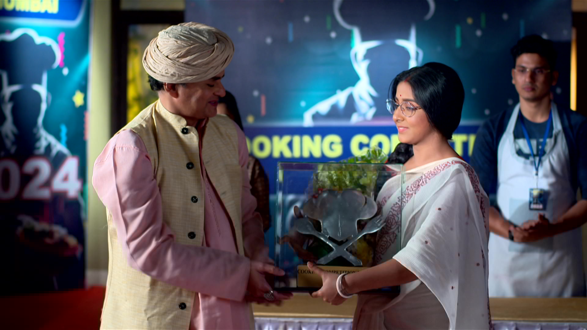 Watch Anurager Chhowa Episode 913 on JioHotstar