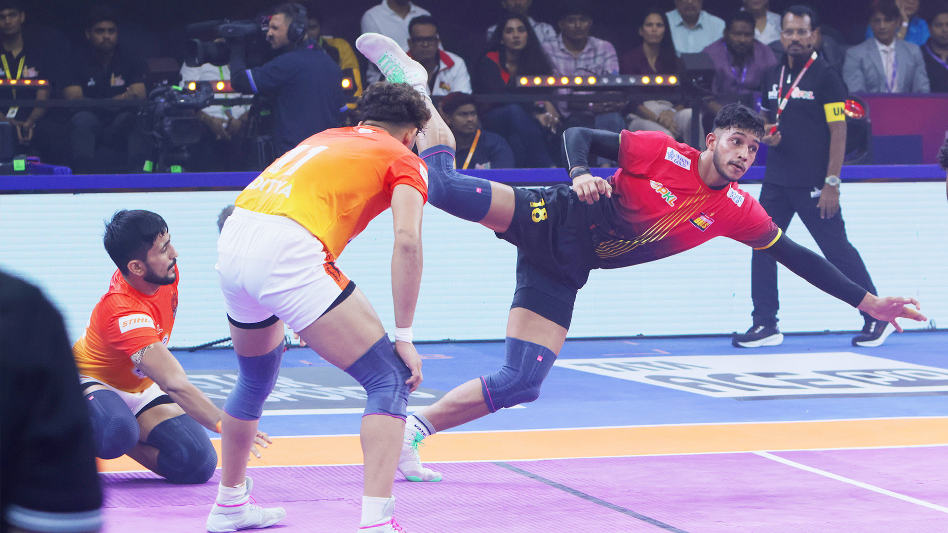 Bengaluru Bulls 32-32 Puneri Paltan (Pune won tie-breaker 6-4) Video ...