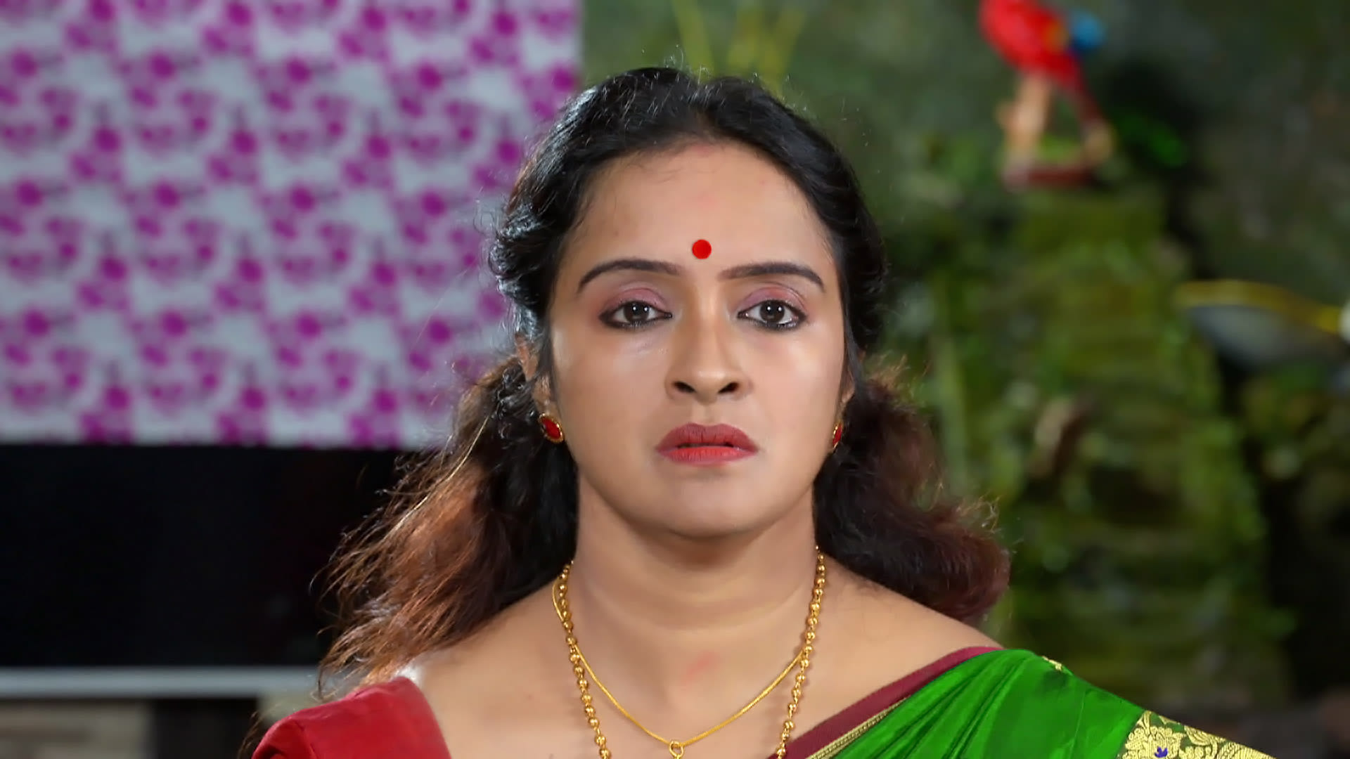 Watch Karuthamuthu S27 Episode 231 on JioHotstar