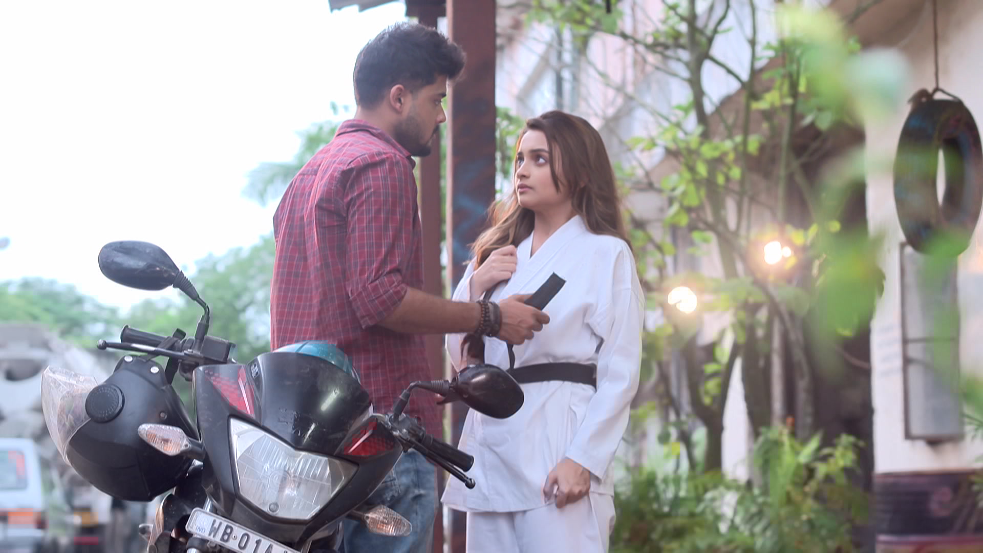 Watch Dui Shalik S1 Episode 27 on JioHotstar