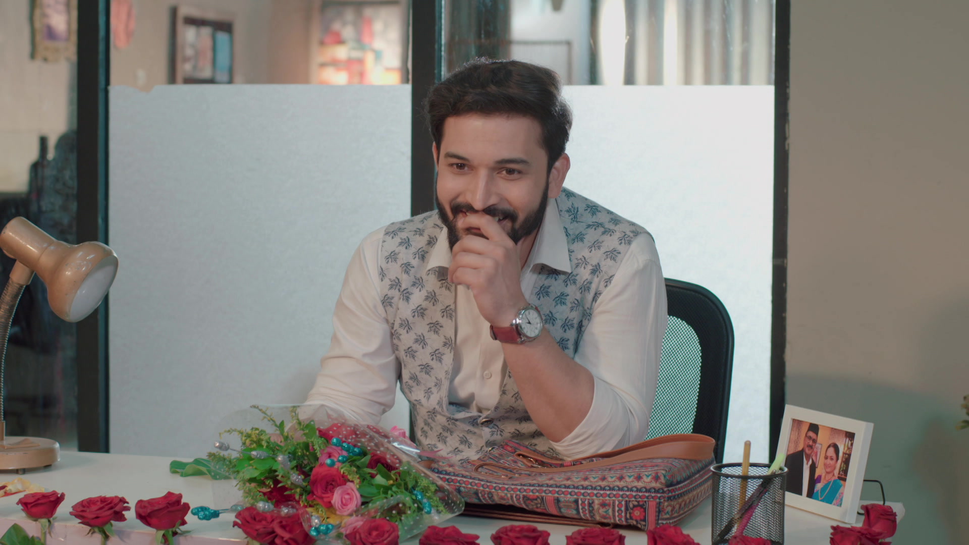 Watch Man Dhaga Dhaga Jodte Nava S1 Episode 101 on JioHotstar