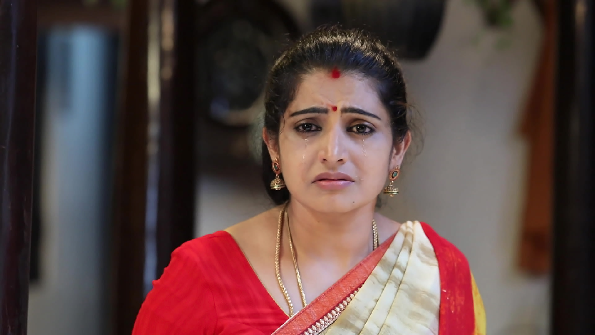 Stream Jeeva, Kathir Confront Dhanam Season 1 Episode 40 – Jeeva, Kathir Confront Dhanam on Hotstar