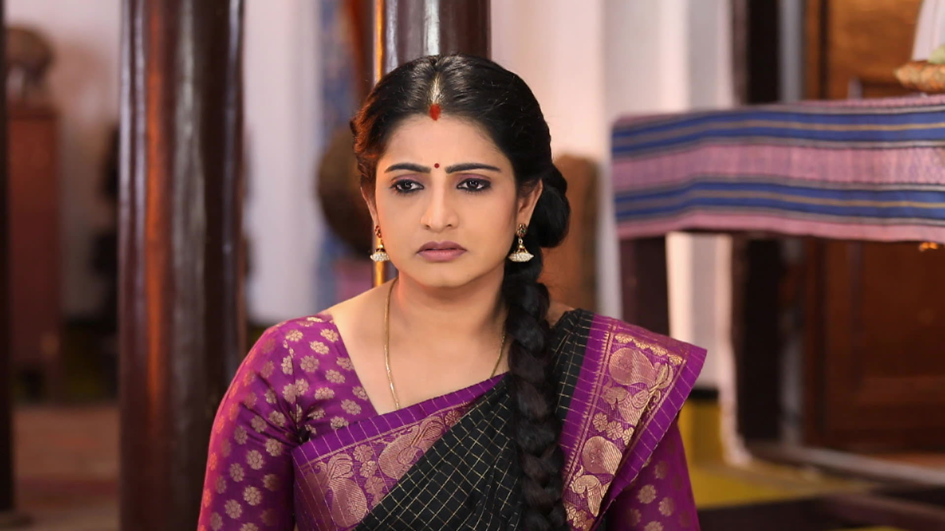 Watch Dhanam Worries for Mulla, Kathir Online