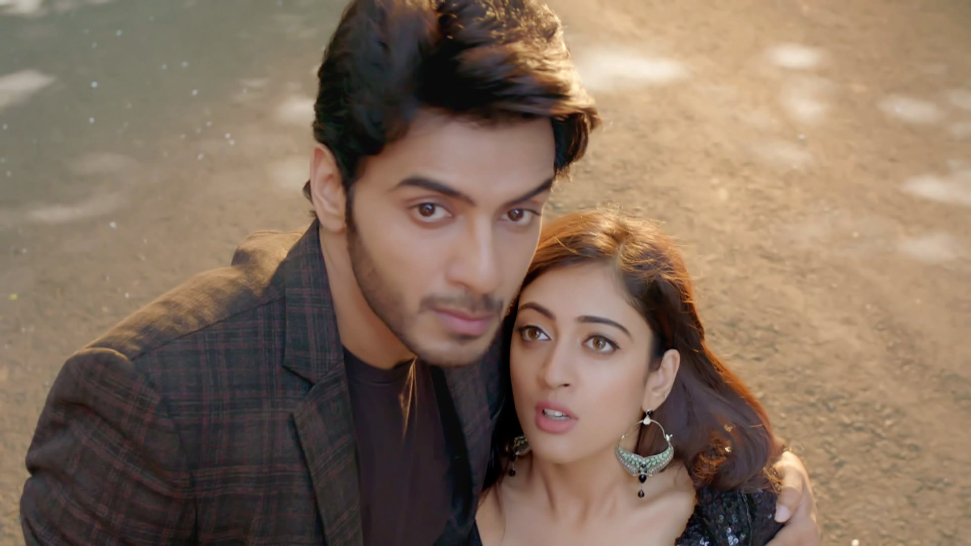 Watch a clip from E15 - Aman, Roshni's Unique Love Story on Hotstar
