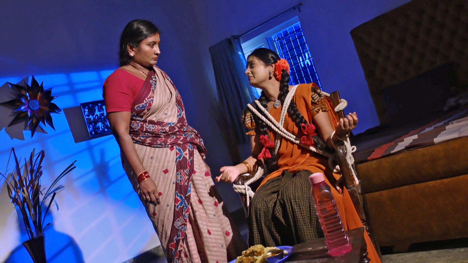 Watch Bangarada Panjara S1 Episode 11 on JioHotstar