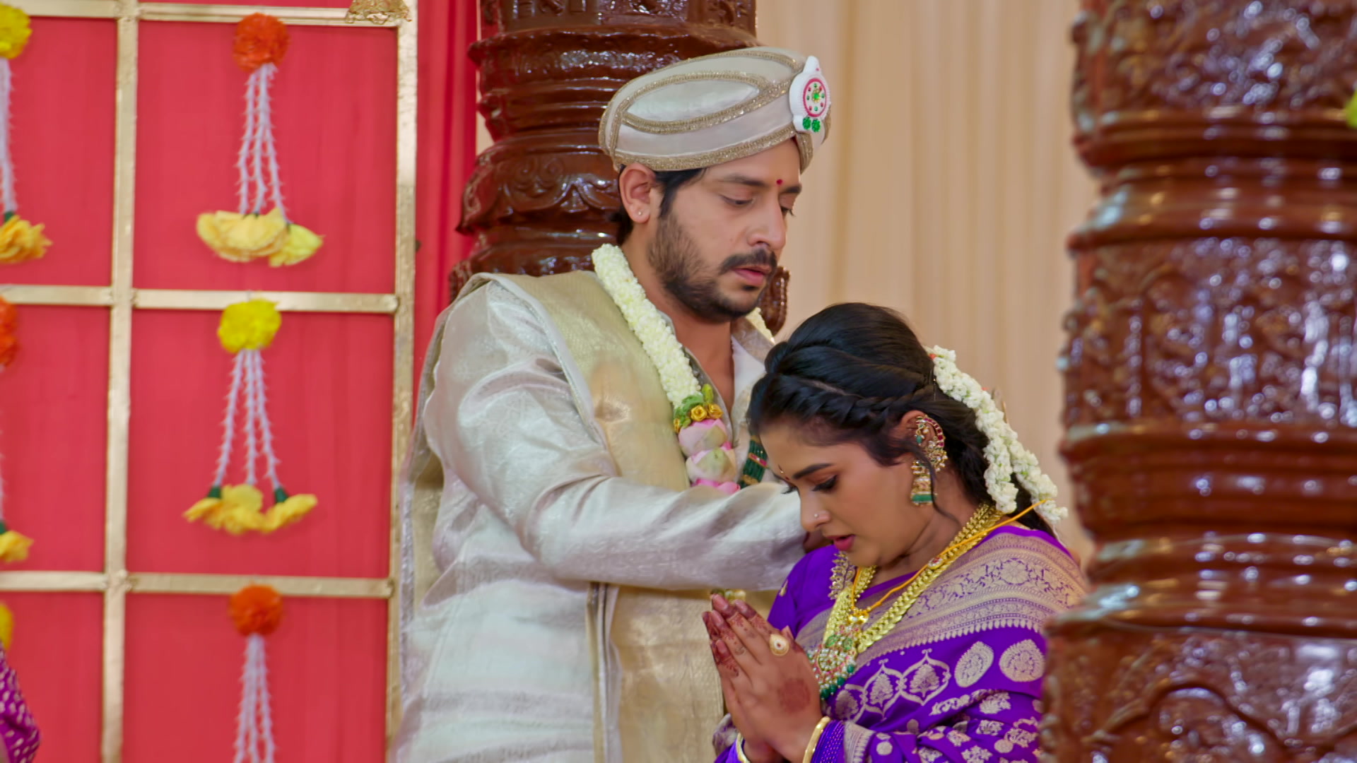 Watch Sharade S1 Episode 270 on JioHotstar