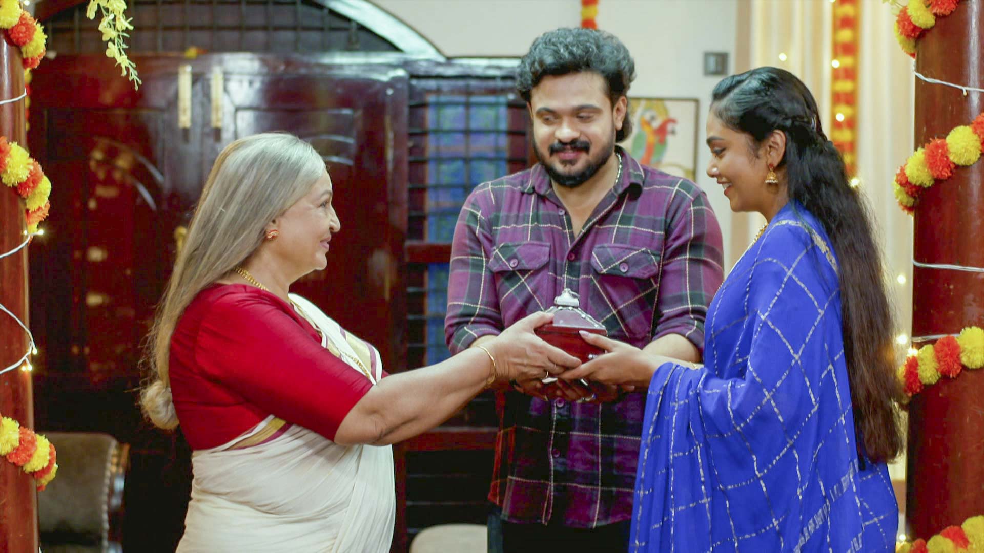 Watch Chempaneer Poovu S1 Episode 617 on JioHotstar