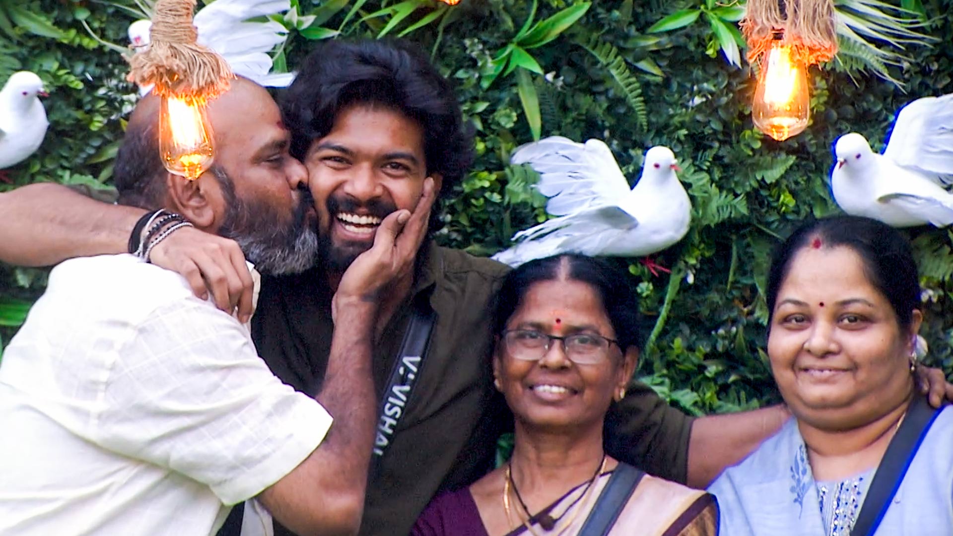 Vishal Reunites with His Father - Promo - JioHotstar