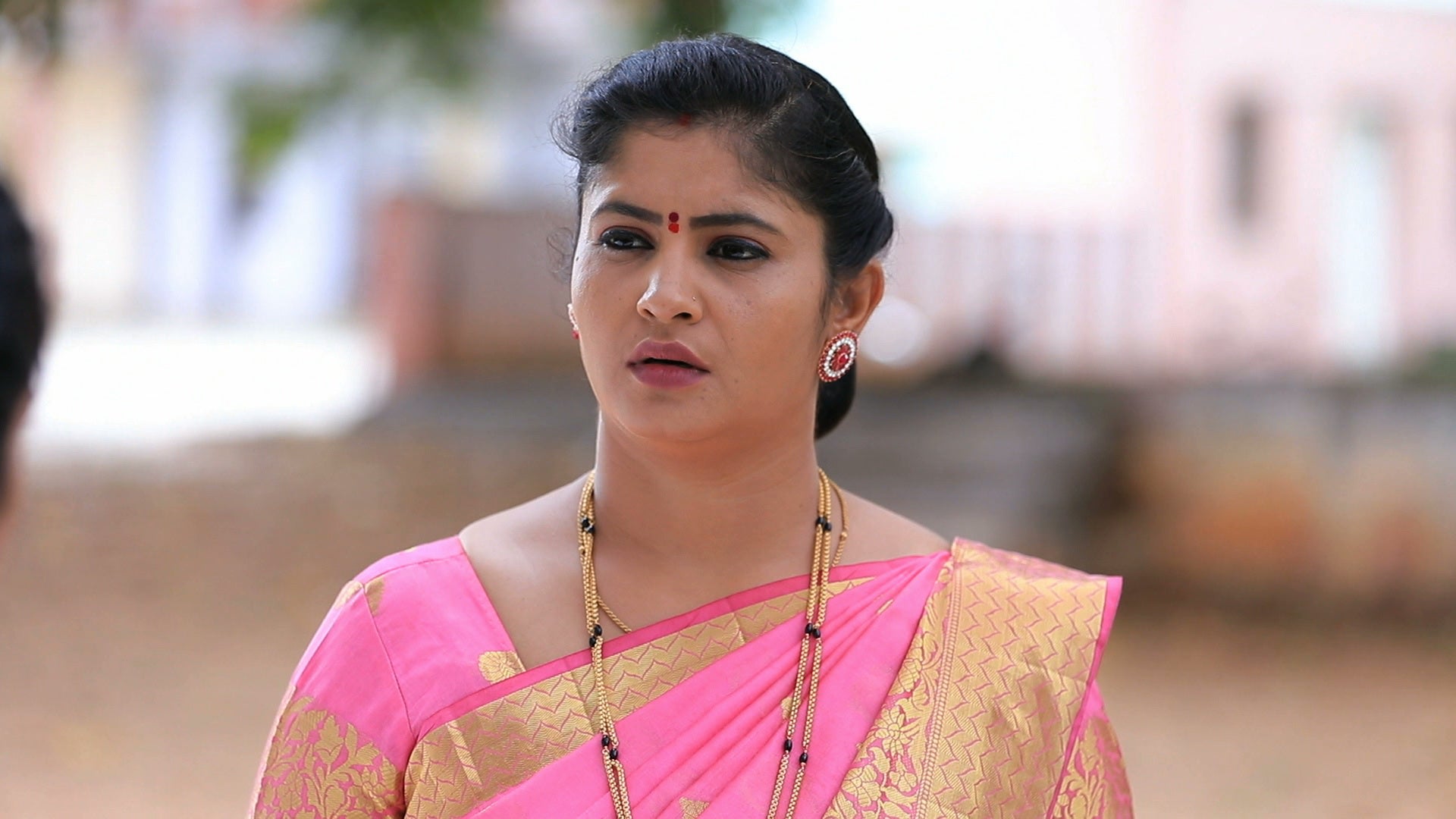 Watch Geetha S1 Episode 893 on JioHotstar