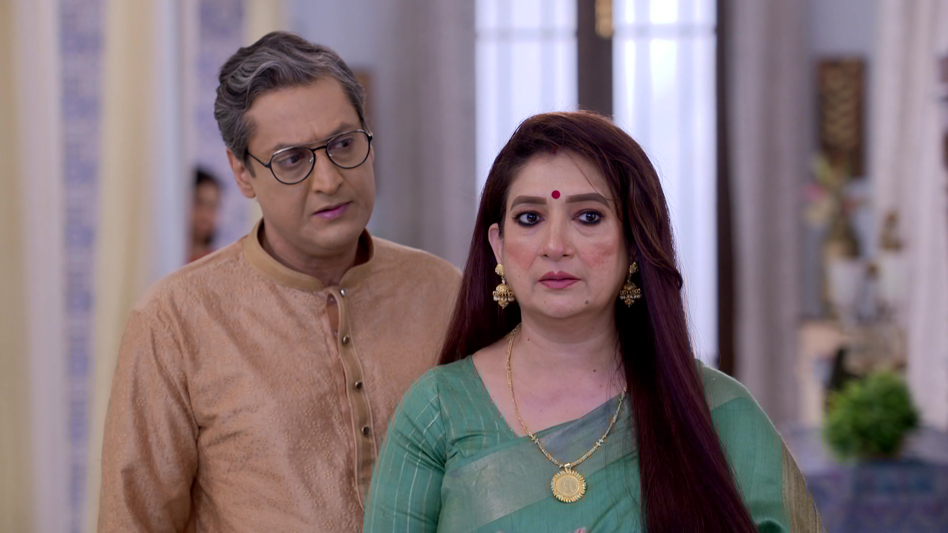 Watch Bangla Medium S1 Episode 165 on JioHotstar