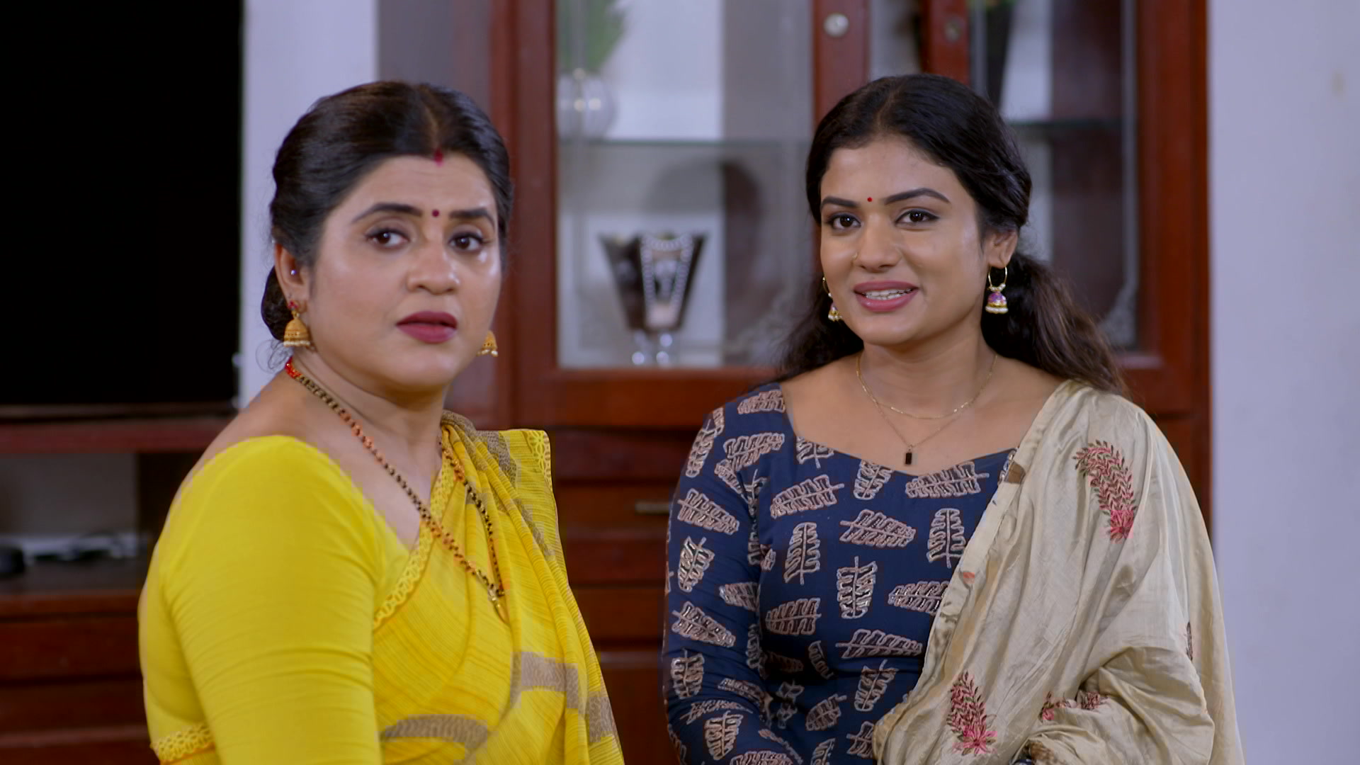 Watch Chempaneer Poovu Episode 110 on JioHotstar