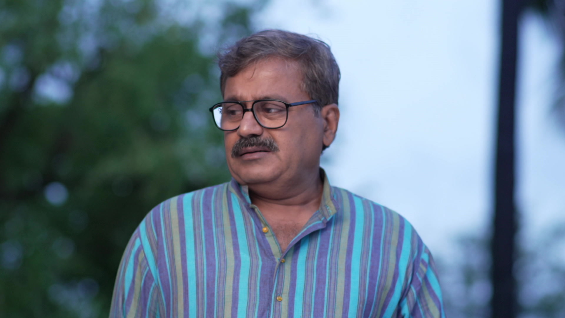 Watch man-dhaga-dhaga-jodte-nava All Episodes | Watcho