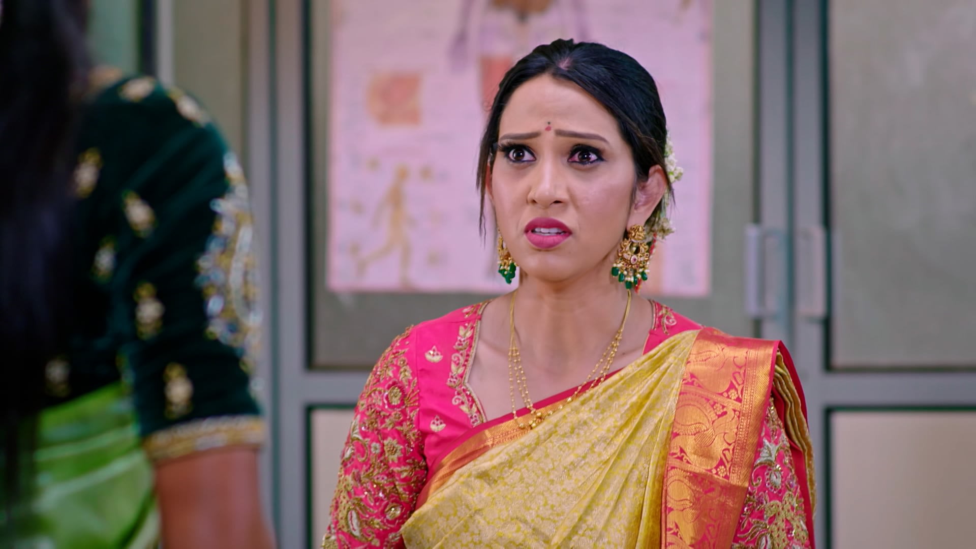 Watch Drishti Bottu Episode 123 on JioHotstar