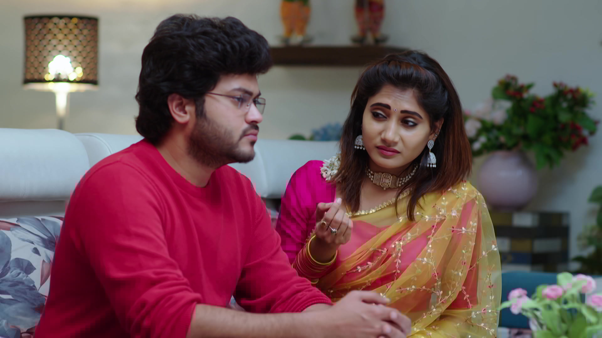 Watch Pooja's Appeal to Manoj Online