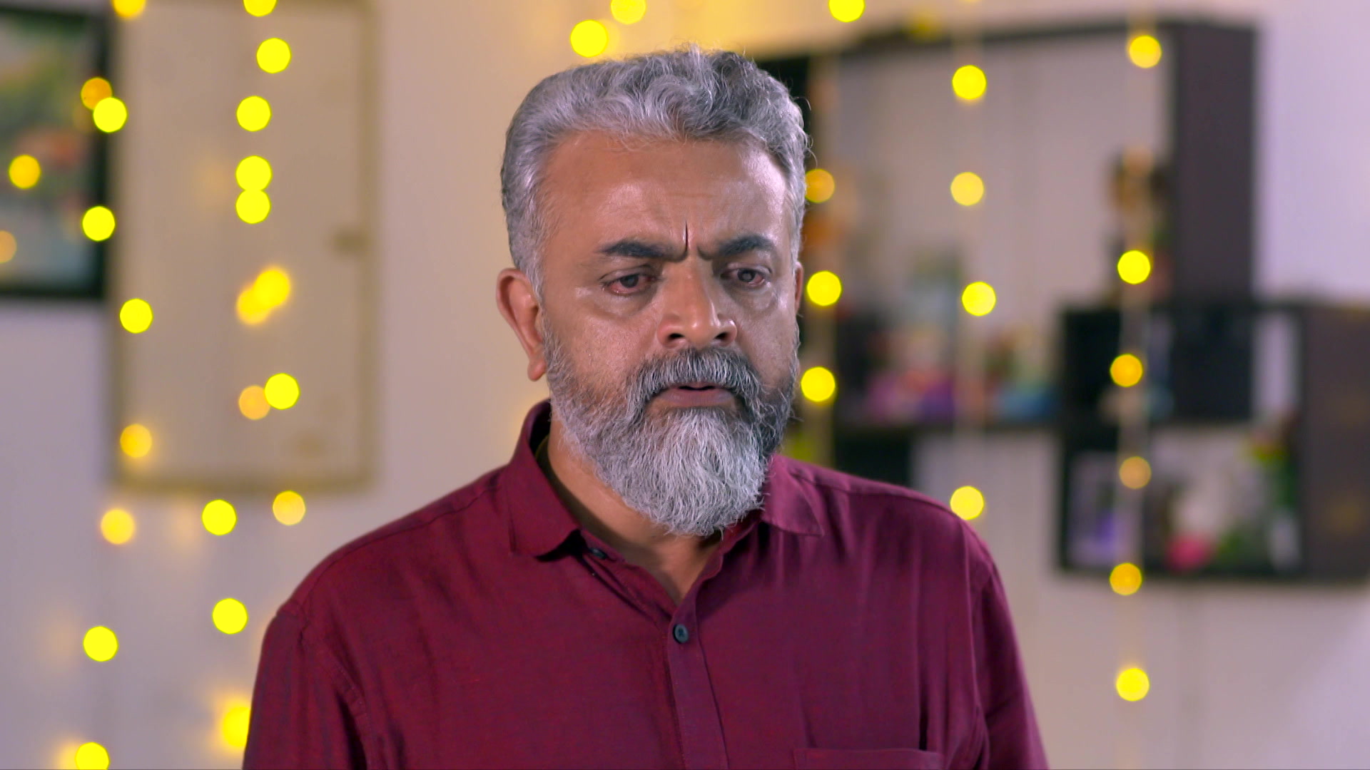 watch-kudumbavilakku-episode-810-on-jiohotstar