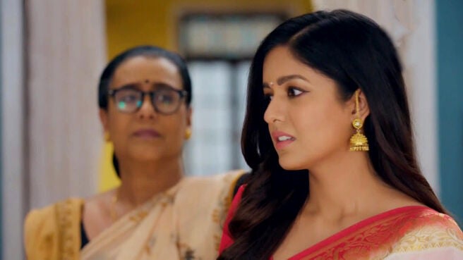 Kajol confides in Pishima - JioHotstar