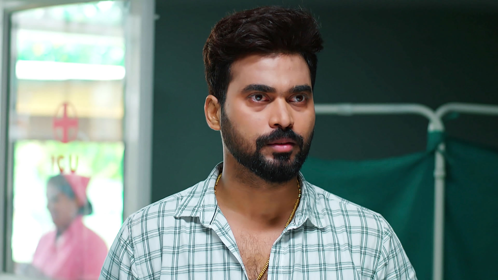 Watch Aravind Lashes Out at Sundar Online