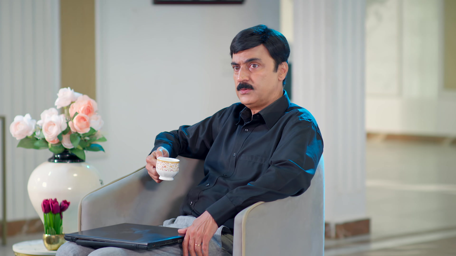 Watch Sharade S1 Episode 212 on JioHotstar