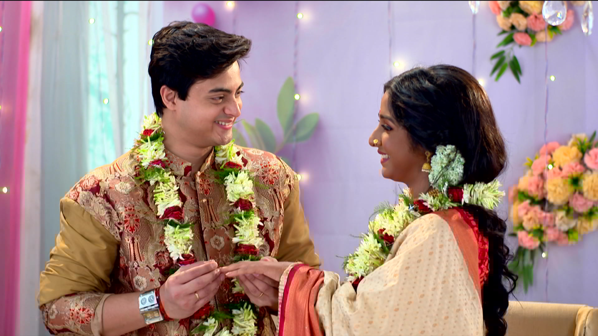 Watch Anurager Chhowa S1 Episode 795 on JioHotstar